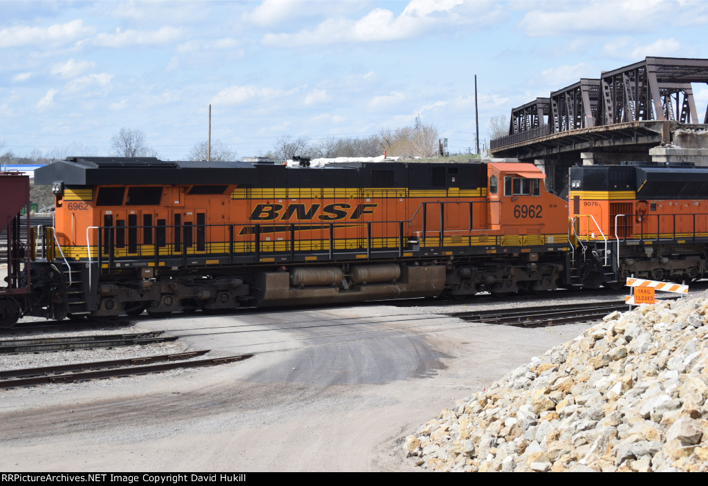 BNSF Engine 6962, Minneapolis MN